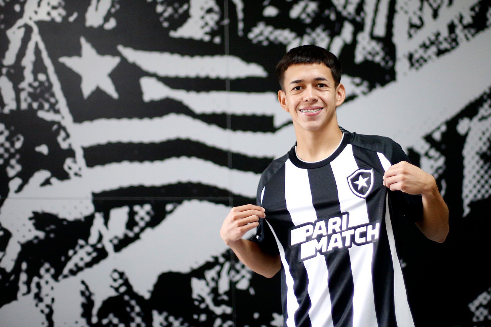 Botafogo anuncia contratação de Matías Segovia