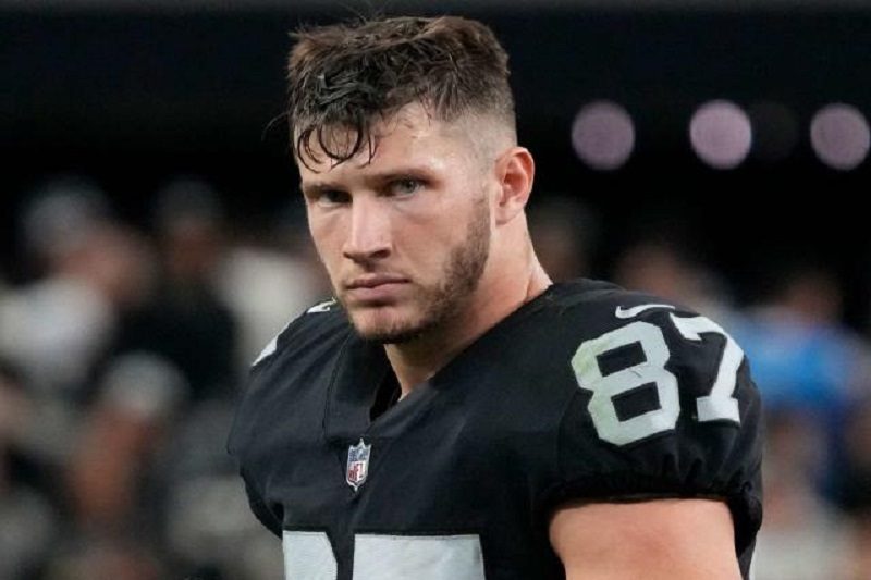 Foster Moreau, da NFL, está otimista sobre o diagnóstico do linfoma de ...