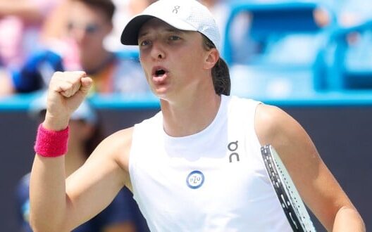 Swiatek bate campeã de Wimbledon e vai à semi em Cincinnati - Lance!