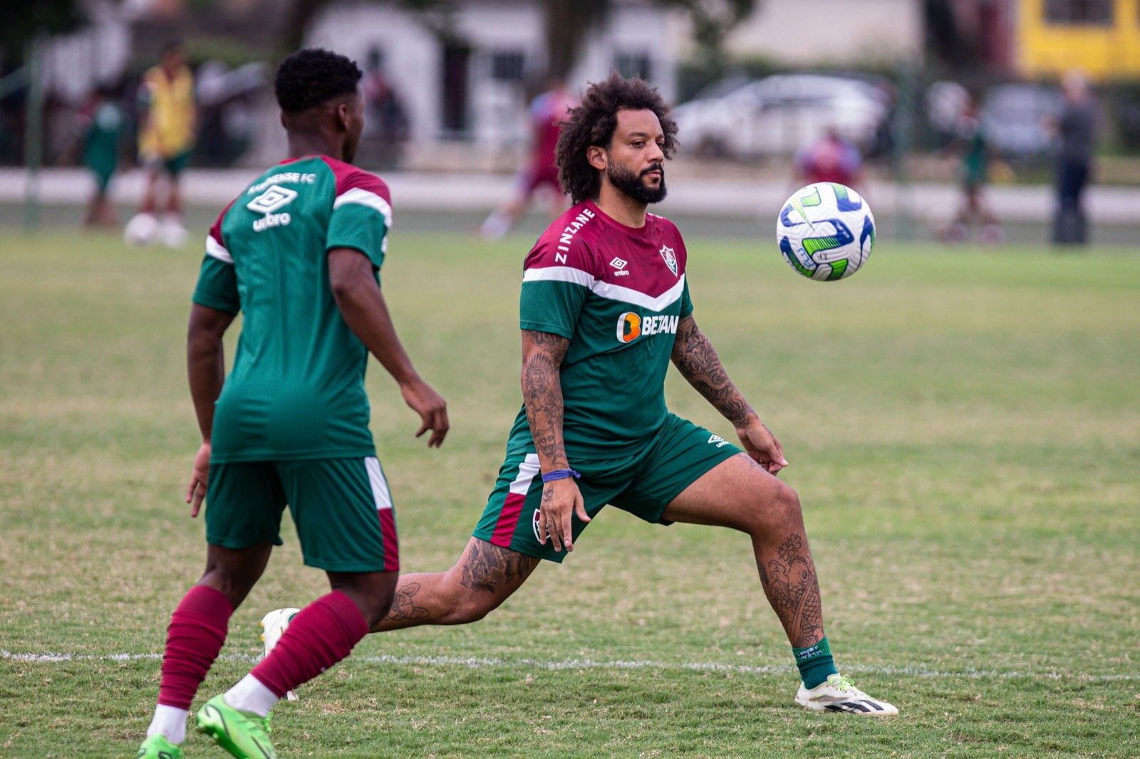 Diogo Barbosa fala sobre disputa de posição com Marcelo no Fluminense ...