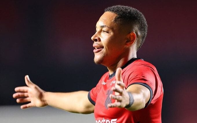 Jornal afirma que Barcelona terá dificuldades para inscrever Vitor ...