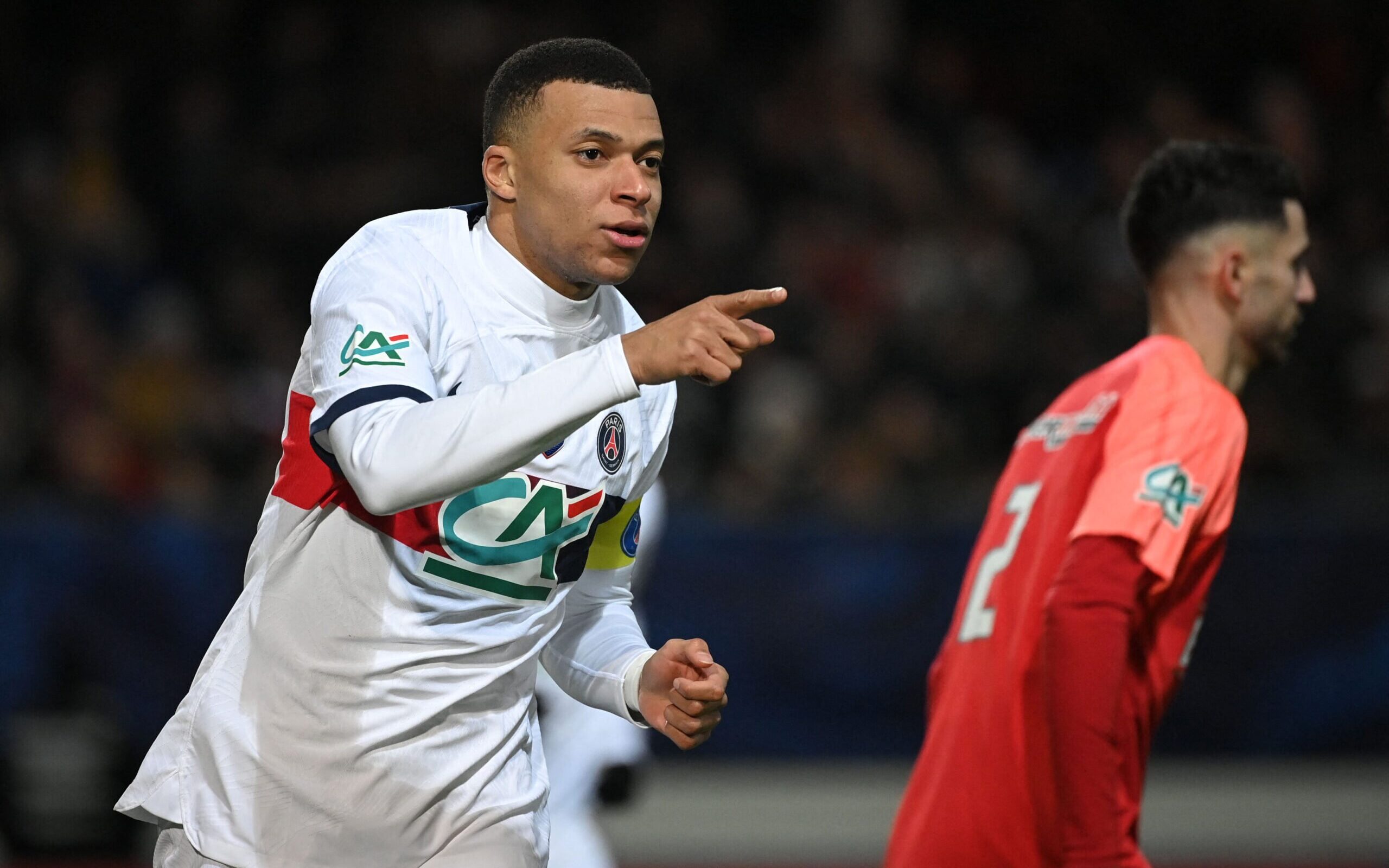 Show de Mbappé e Beraldo titular: PSG massacra Revel na Copa da França