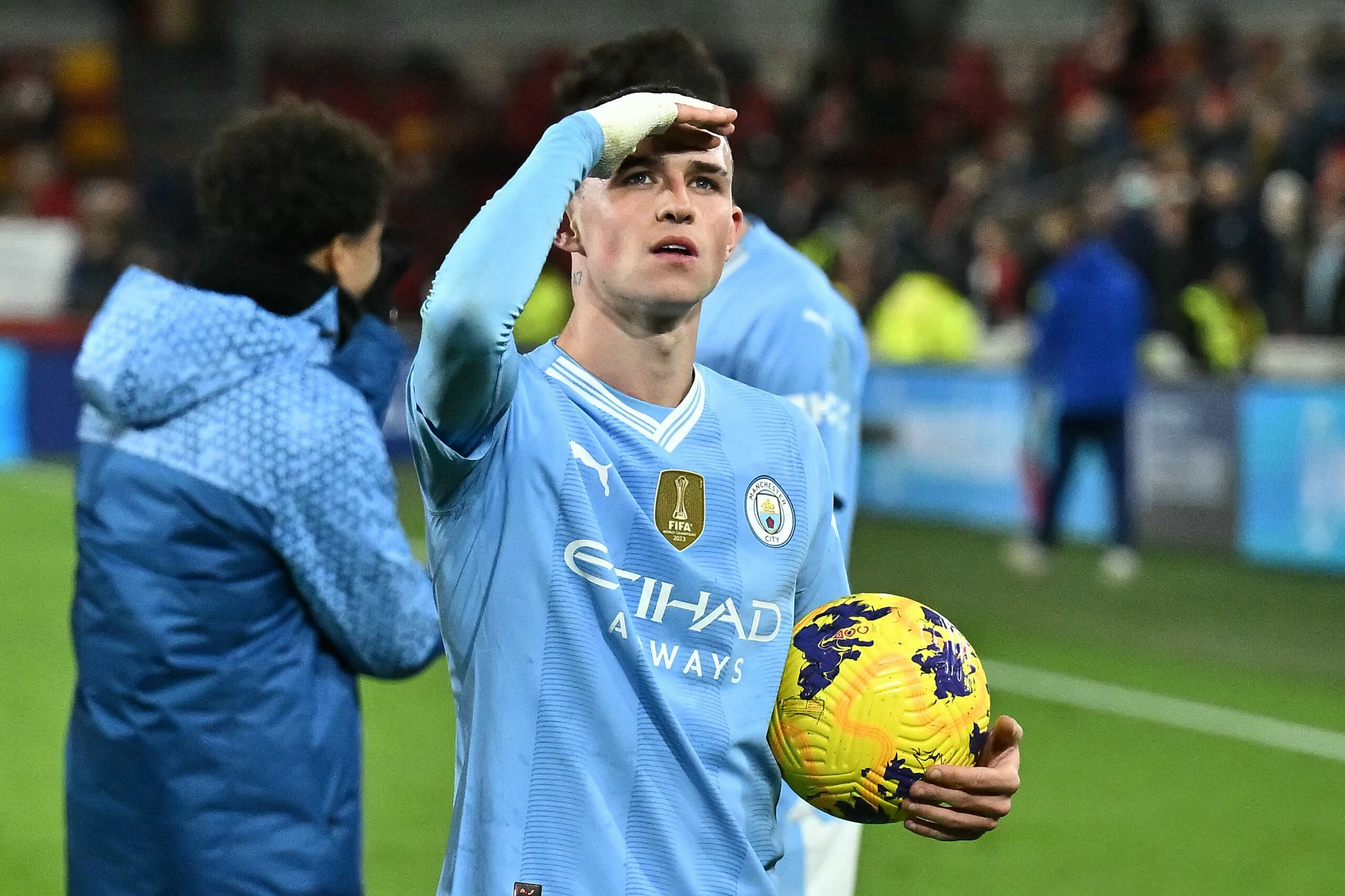 Phil Foden marca hat-trick e faz Manchester City encostar na liderança ...