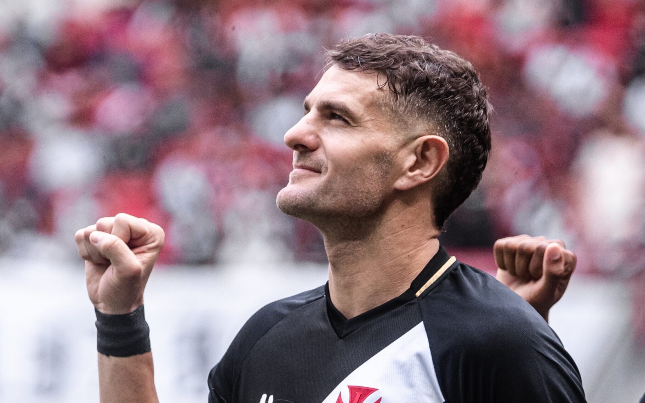 Com problemas, Vasco quer ter Vegetti para sequência de clássicos