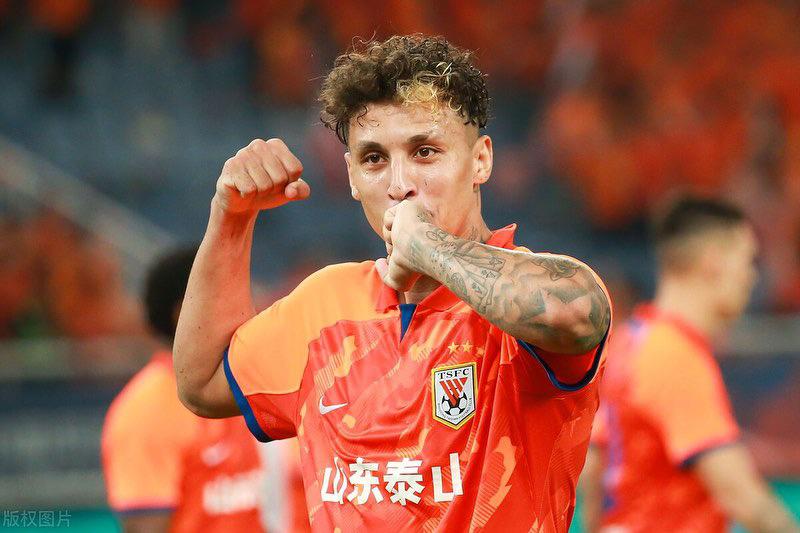 Atacante brasileiro desbanca Cristiano Ronaldo na artilharia da ...