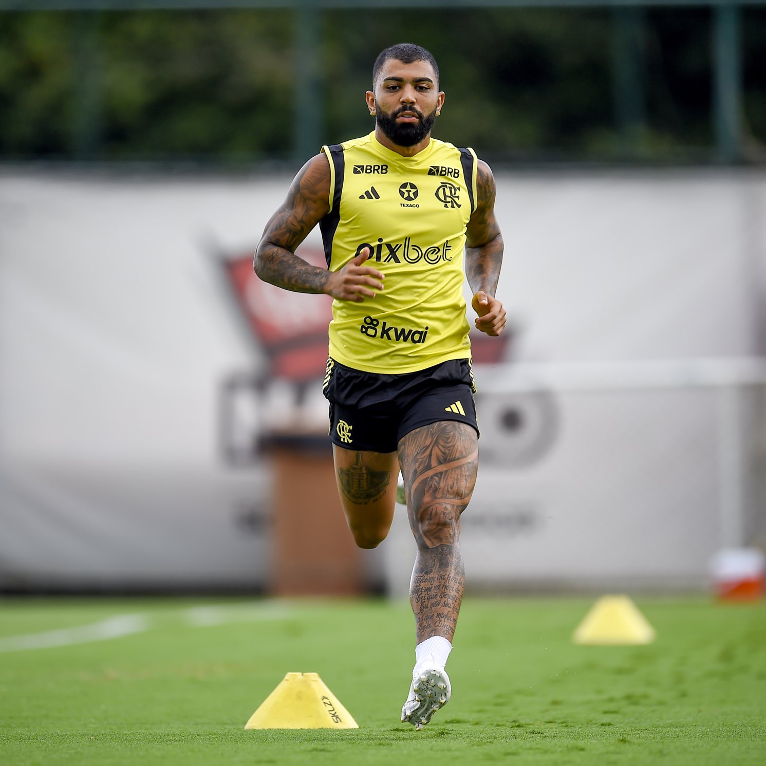Flamengo mantém calma e vê renovação de Gabigol sob controle