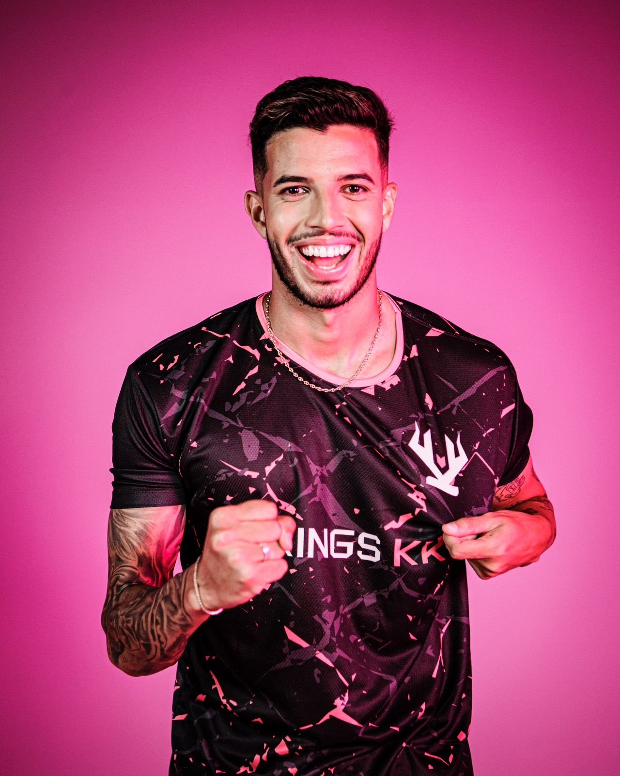 Zagueiro do Athletico-PR, Kaique Rocha anuncia nova equipe de eSports