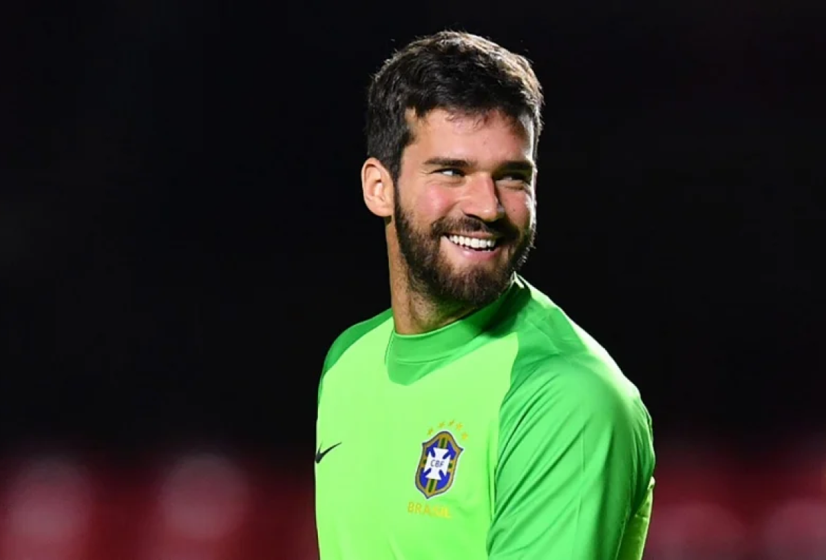 Alisson sofre lesão na coxa e desfalcará o Liverpool pela Premier ...
